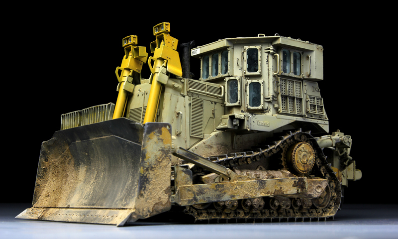 MENG SS-002 D9R Armored Bulldozer | Menzels Lokschuppen Onlineshop